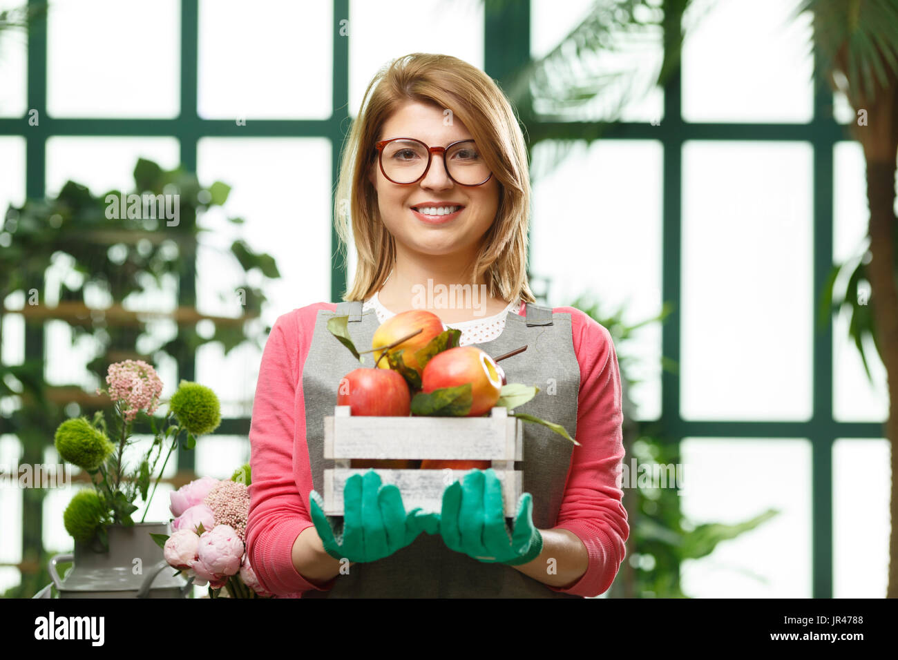 Girl working in box hi-res stock photography and images - Alamy
