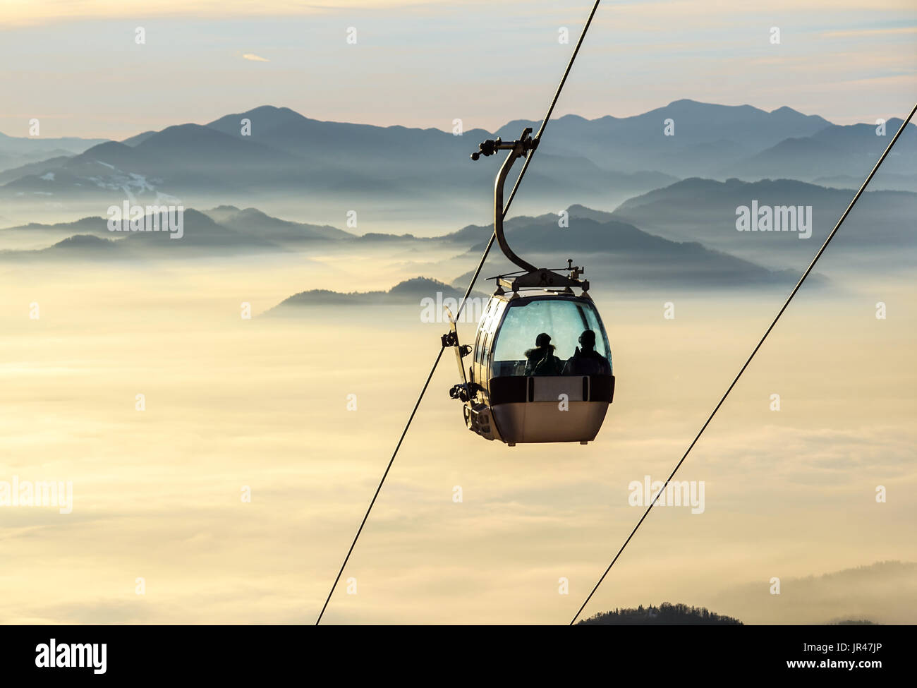 Cable car on ropeway hi-res stock photography and images - Alamy