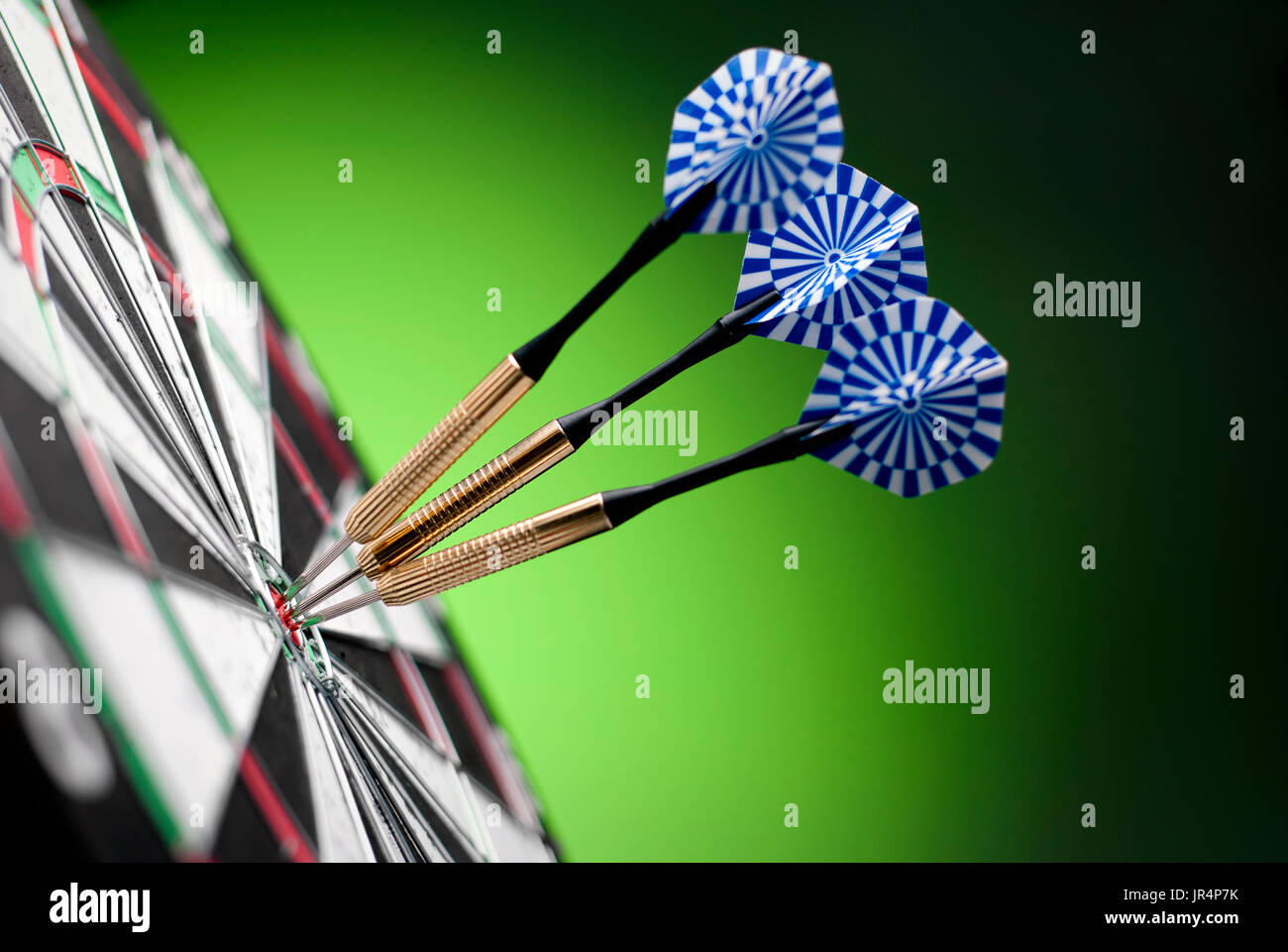 Arrows In Archery Target Board Stock Photos & Arrows In Archery Target ...