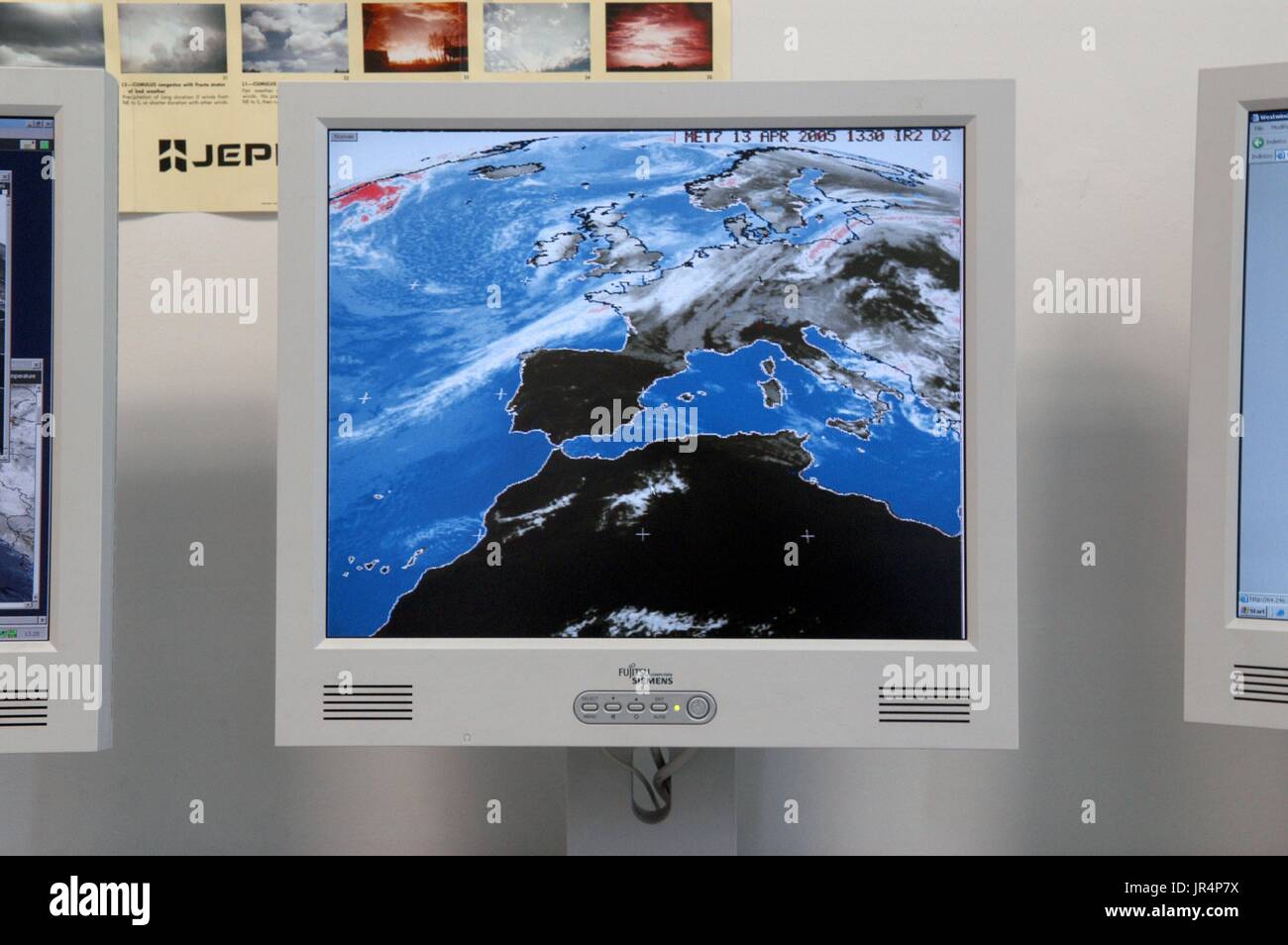 Meteorology map europe hi-res stock photography and images - Alamy