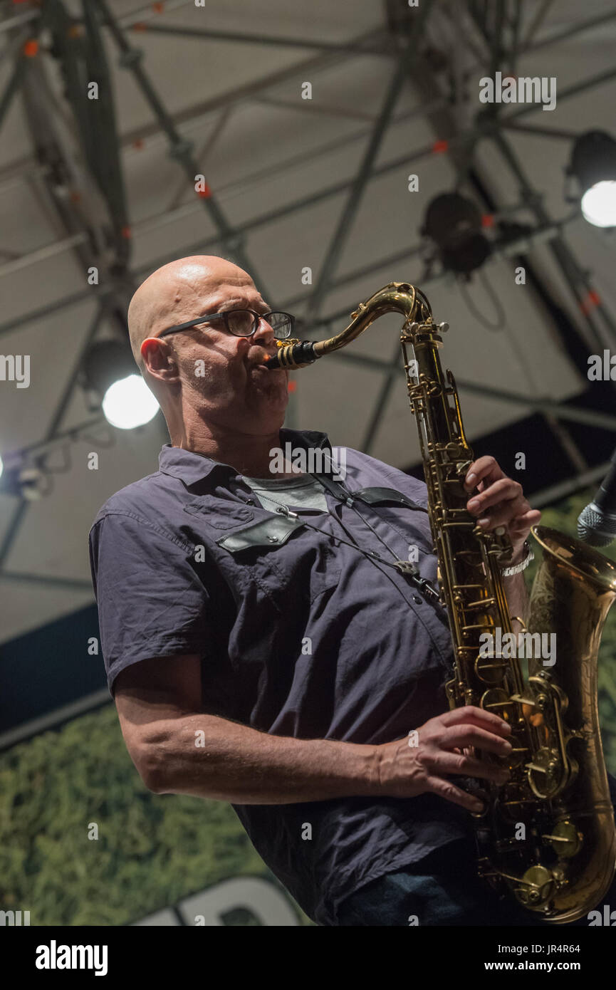 Benjamin shepherd on bass hi-res stock photography and images - Alamy