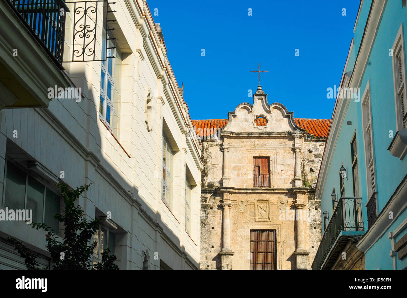 Old architecture in Havana, Cuba Stock Photo - Alamy