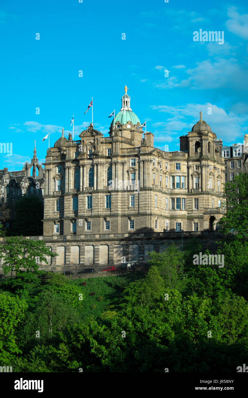 Edinburgh the mound hi-res stock photography and images - Alamy