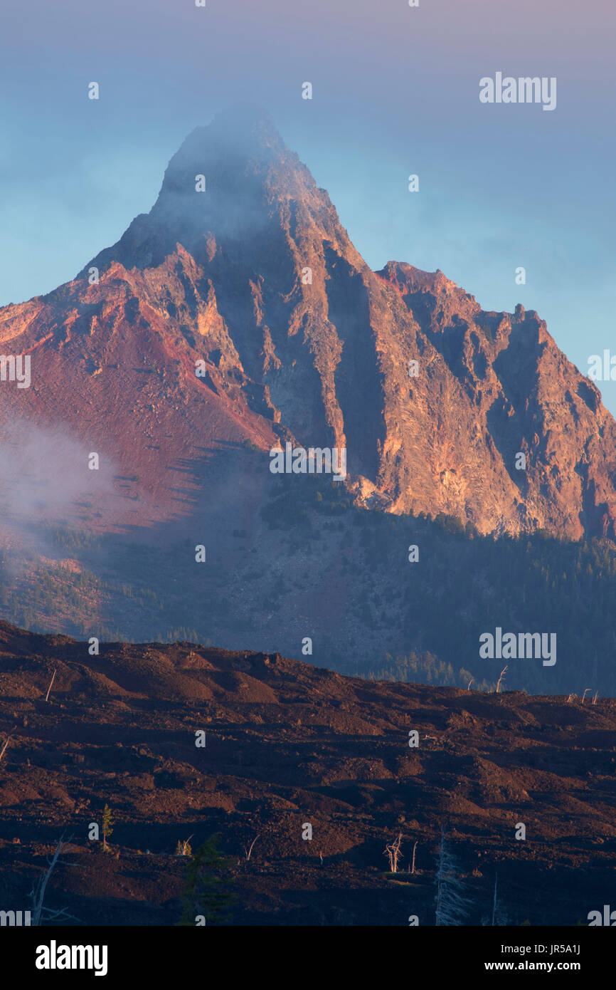 Mt Washington from McKenzie Pass, McKenzie Pass-Santiam Pass National ...