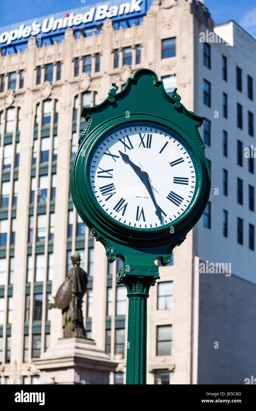 Bank clock outside hi-res stock photography and images - Alamy