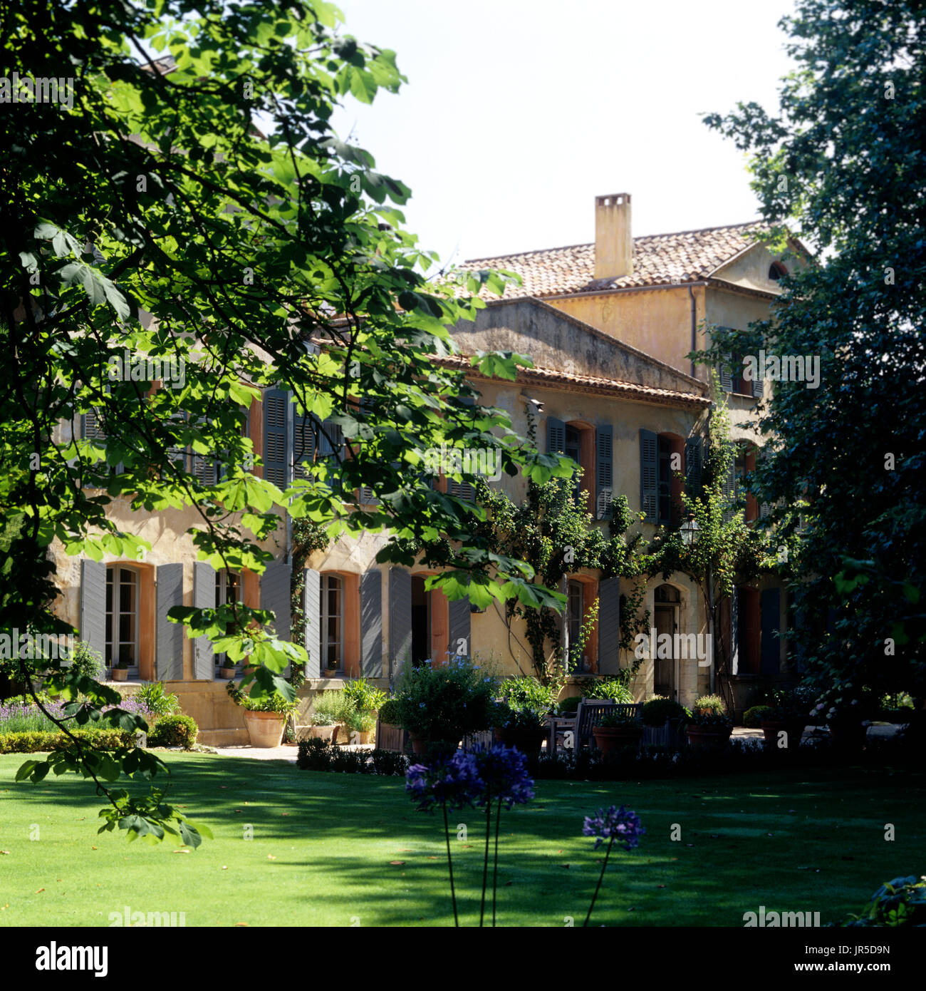 Spanish colonial villa hi-res stock photography and images - Alamy