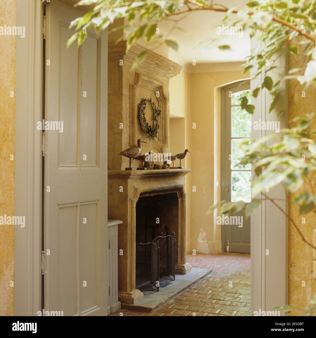 Edwardian style fireplace Stock Photo - Alamy