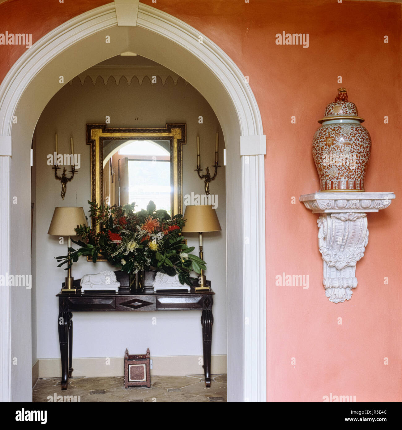 Recessed arch hi-res stock photography and images - Alamy
