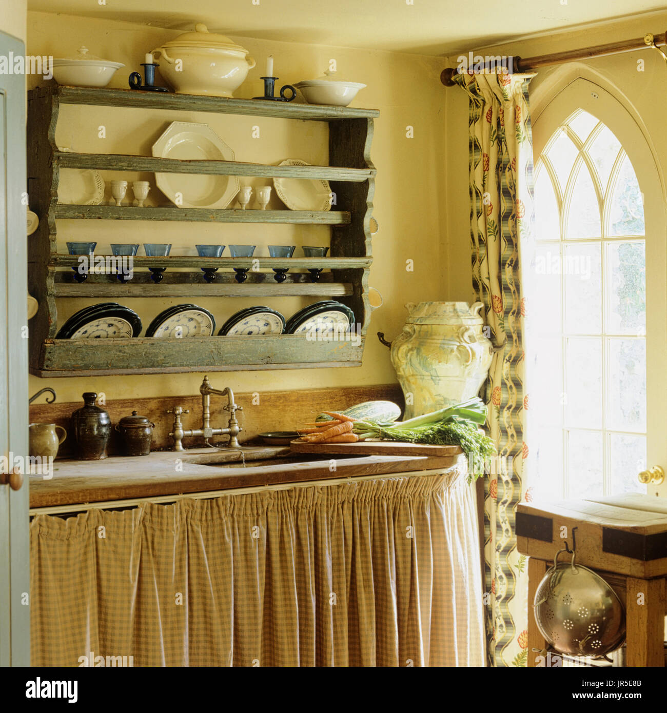 Vintage style faucet hi-res stock photography and images - Alamy