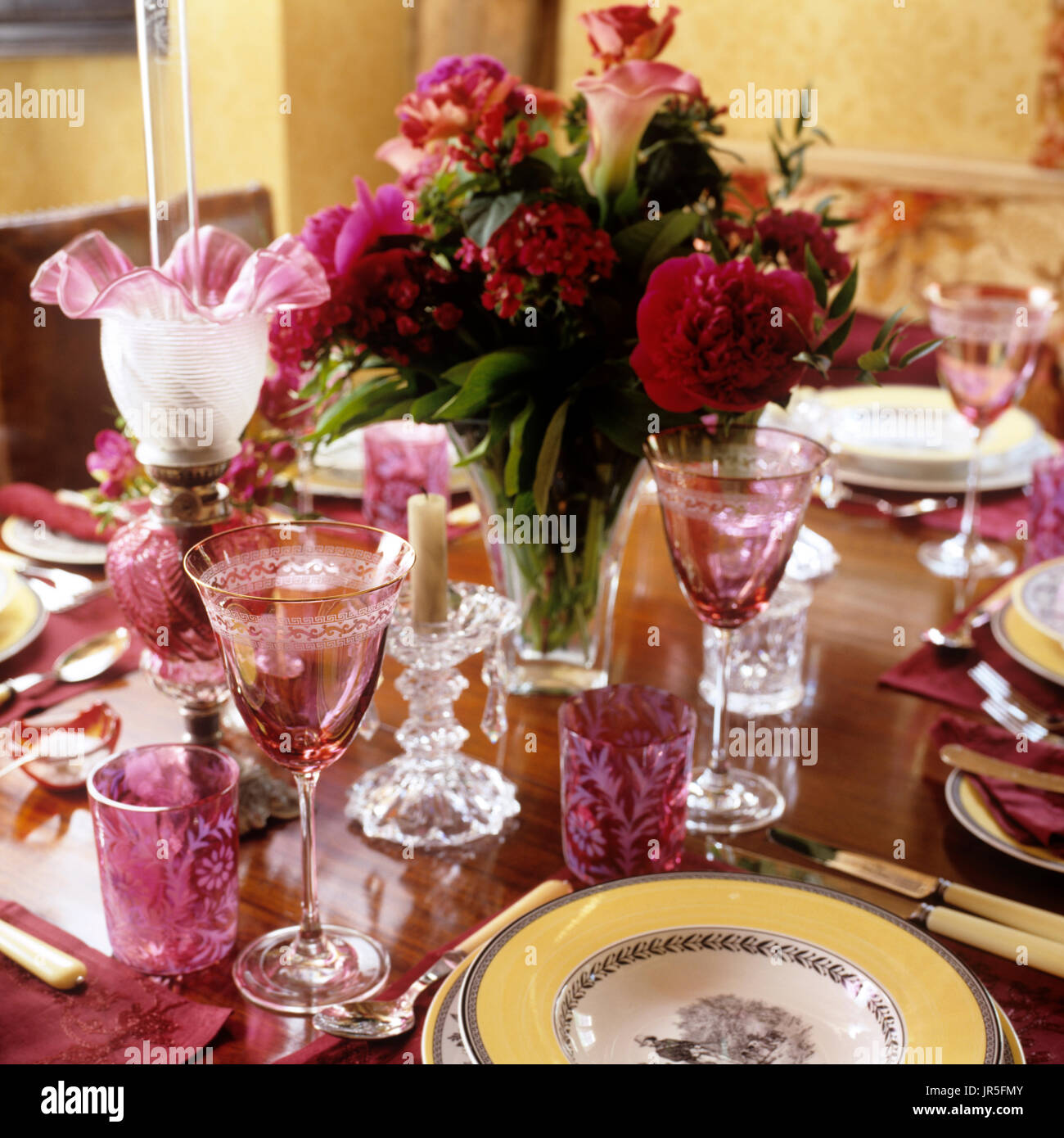 Set table with flowers Stock Photo - Alamy