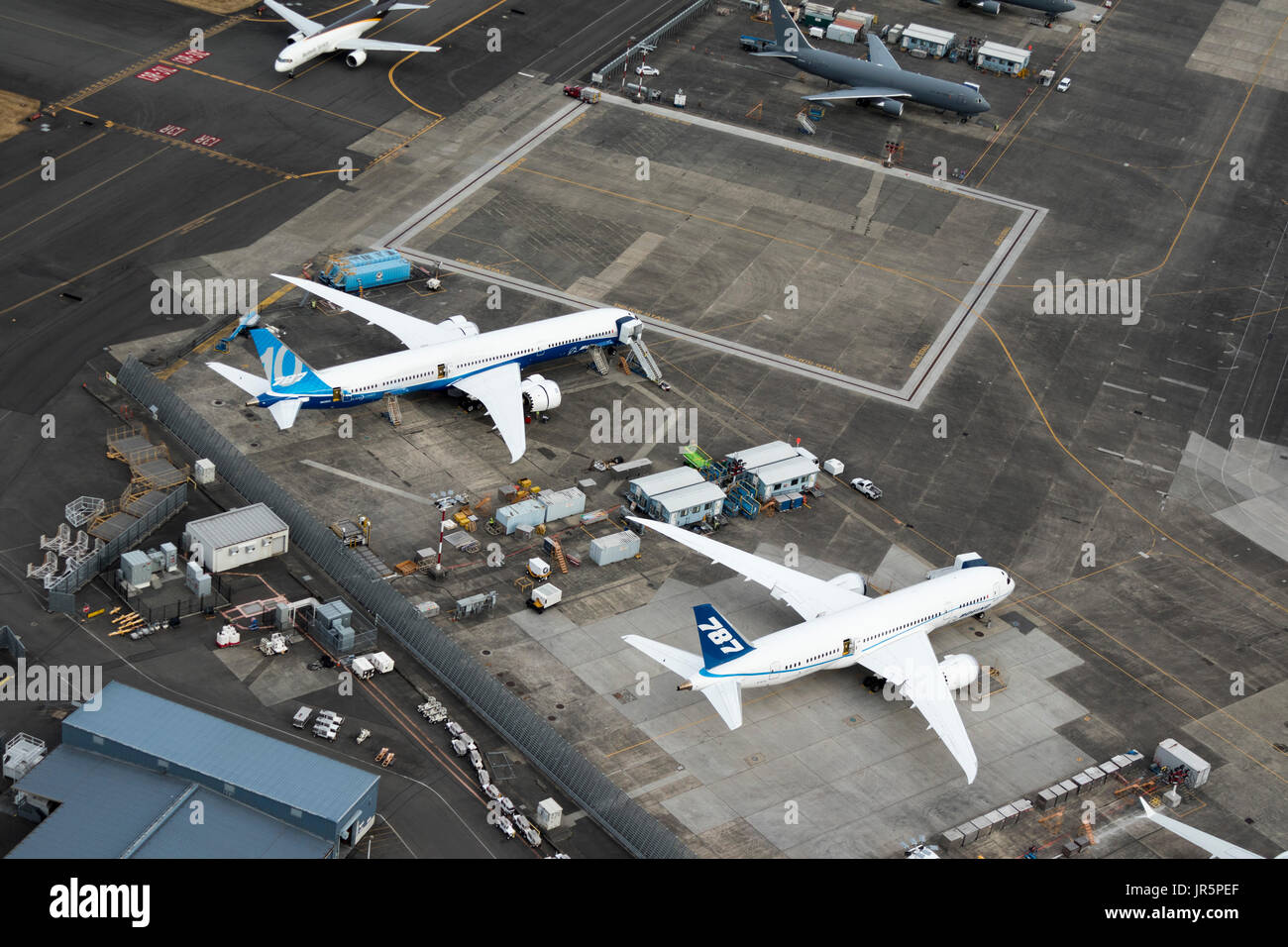 Boeing 787 Dreamliner aircraft under construction, Boeing Field ...