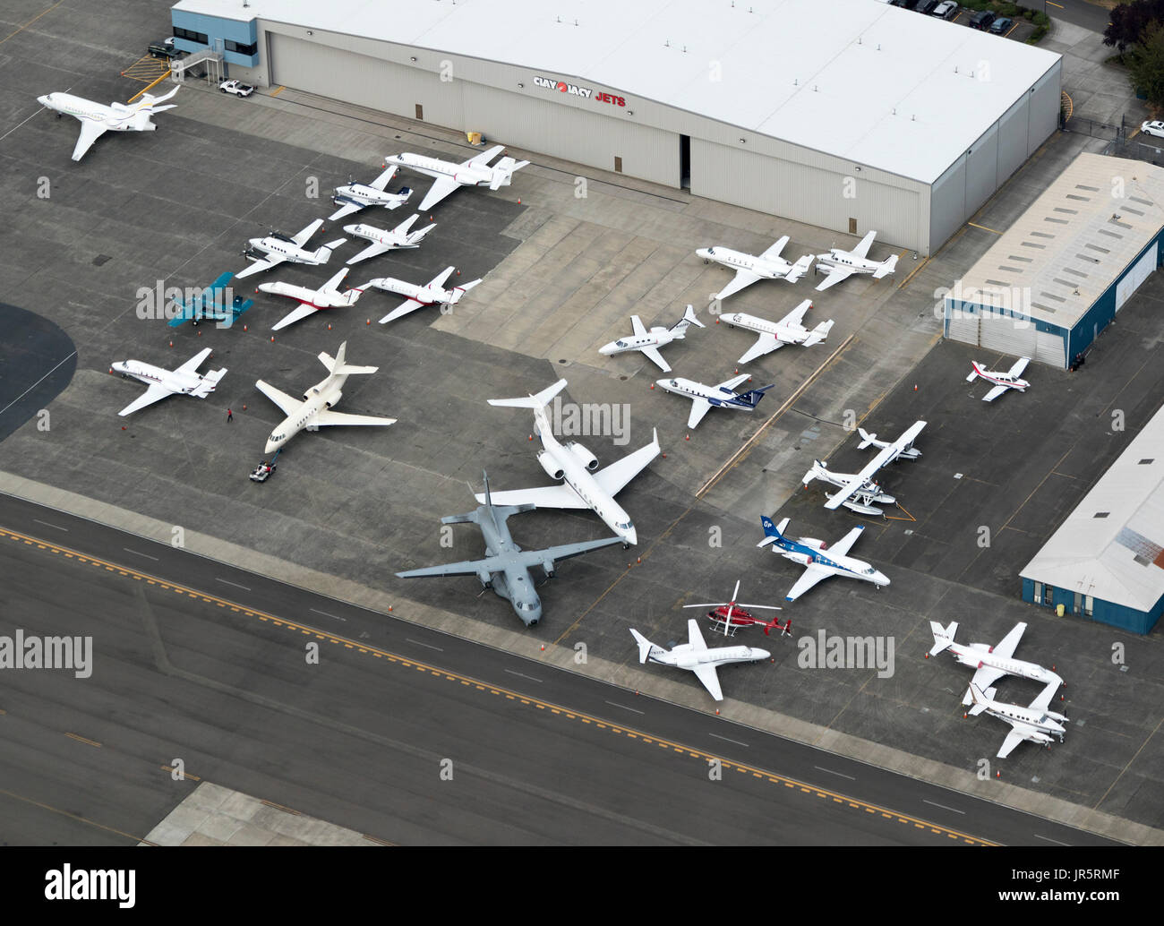 Hangar exterior hi-res stock photography and images - Alamy