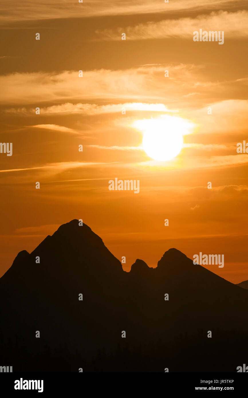 Mountain sun sets hi-res stock photography and images - Alamy