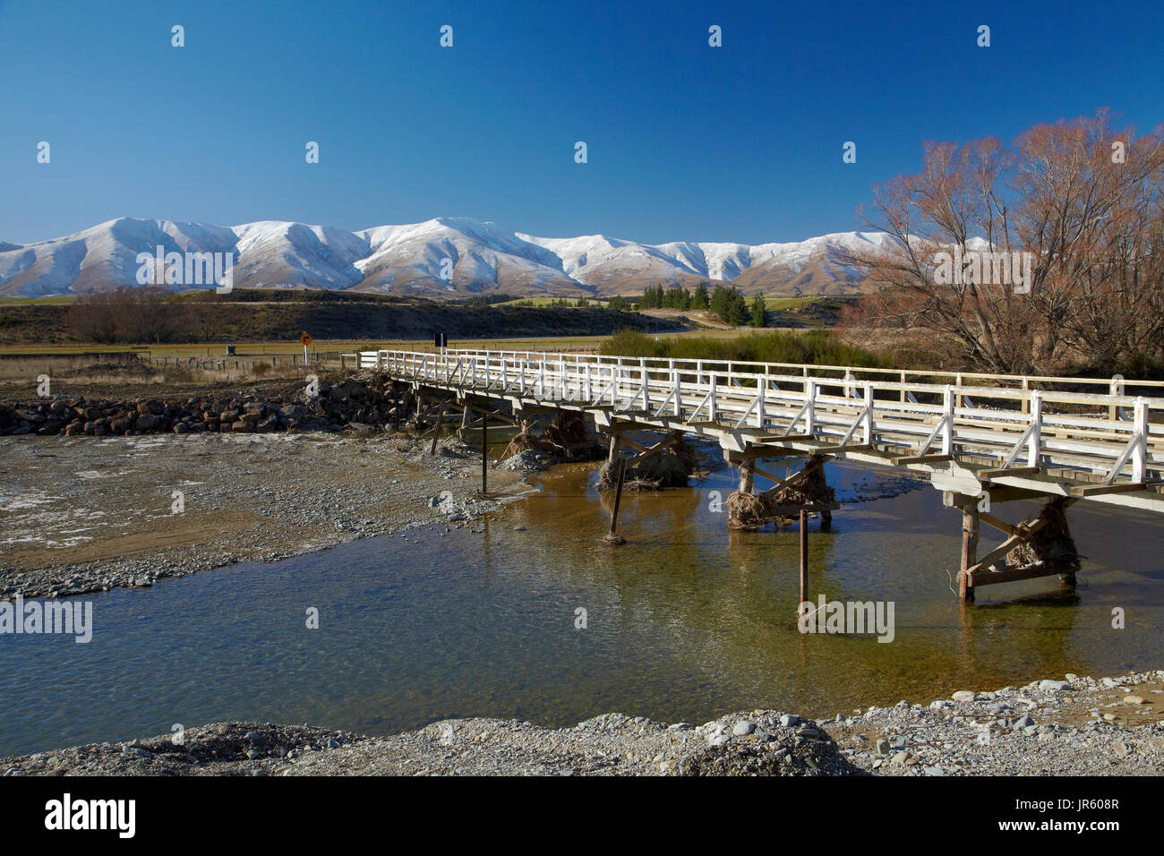 Bridge over Kye Burn and Kakanui Mountains, Kyeburn, near Ranfurly ...