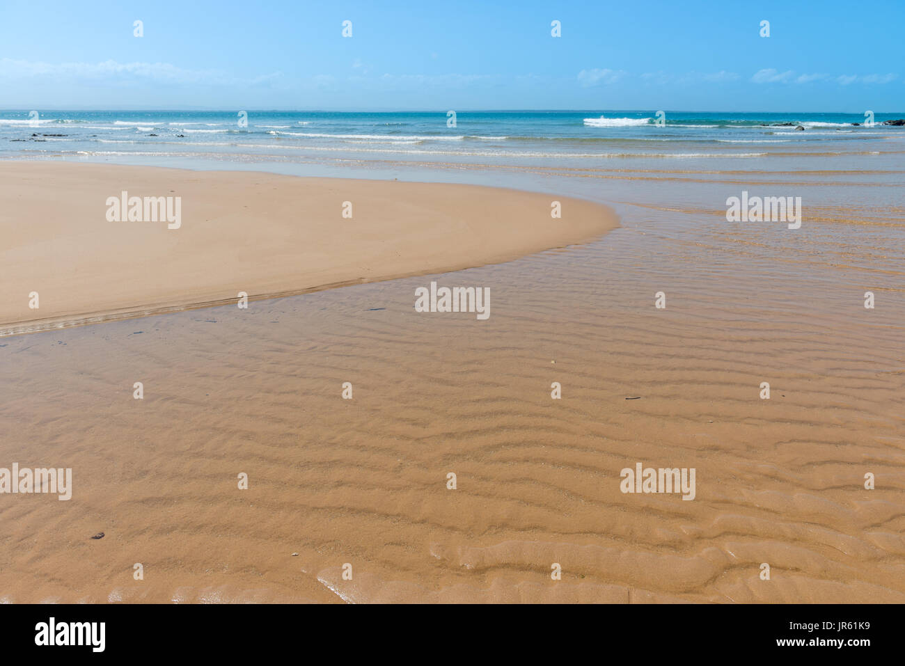 Water formed ripple pattern hi-res stock photography and images - Alamy