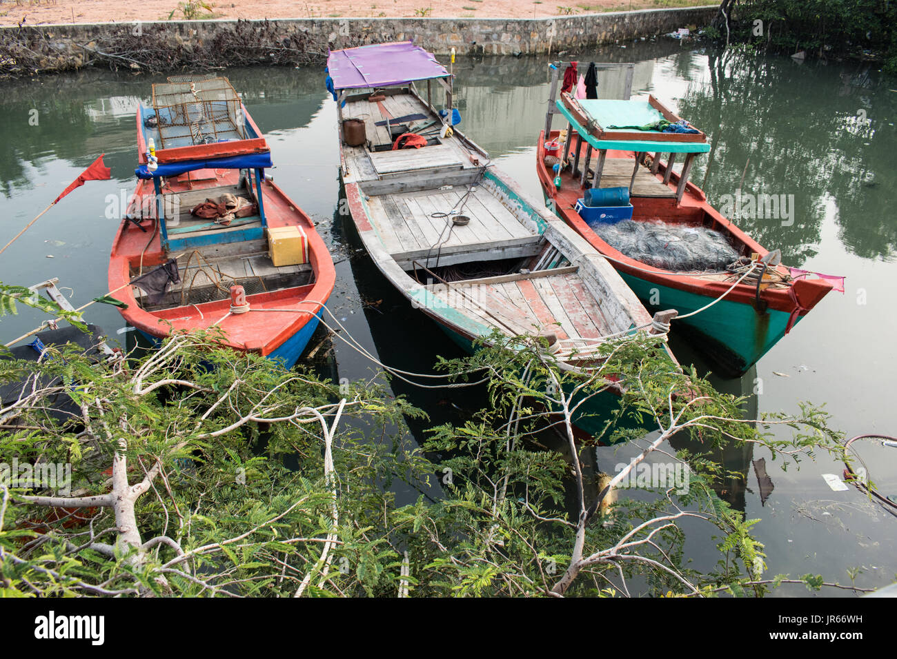 Traditional fishing net vessel hi-res stock photography and images - Alamy