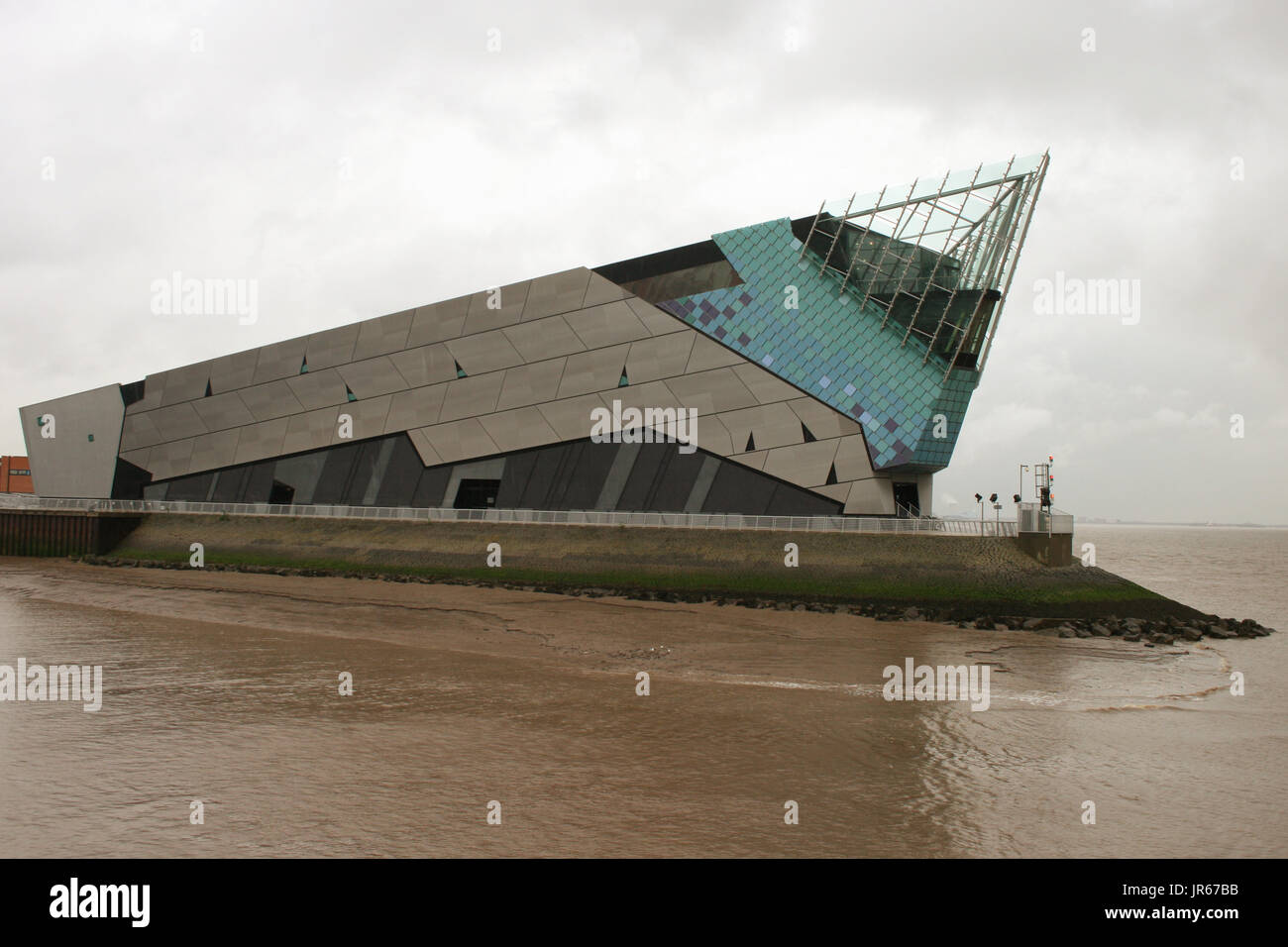 Deep water tank hi-res stock photography and images - Alamy