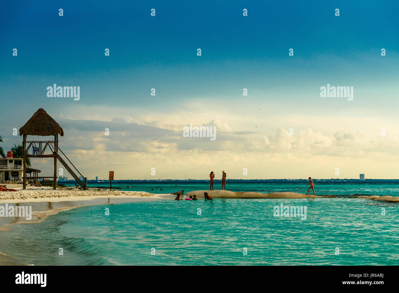 Cancun mexico family hi-res stock photography and images - Alamy