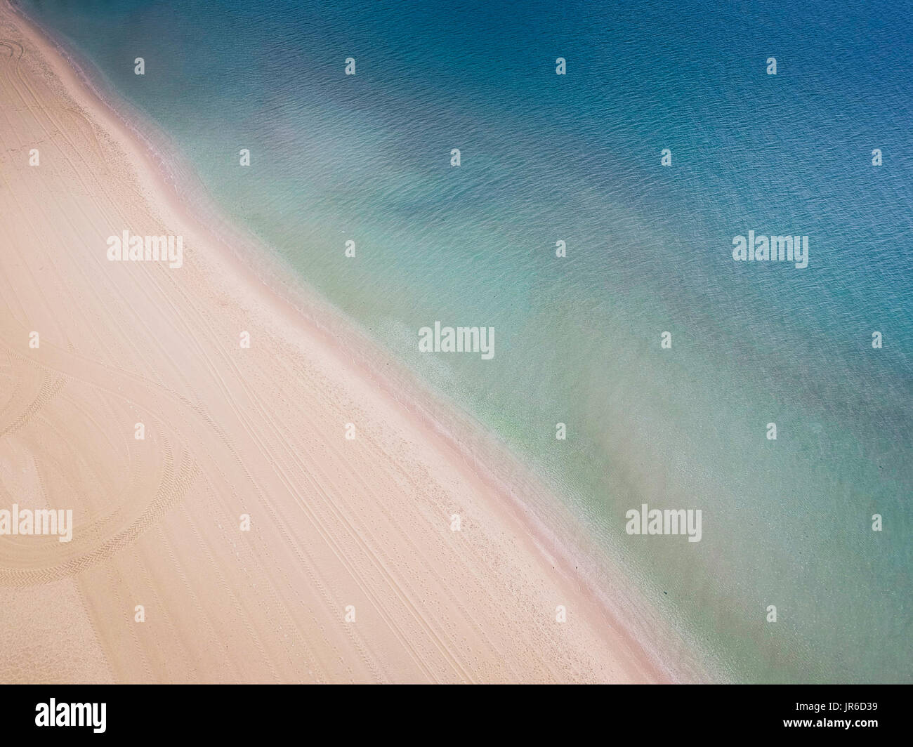 Aerial view of beach hi-res stock photography and images - Alamy