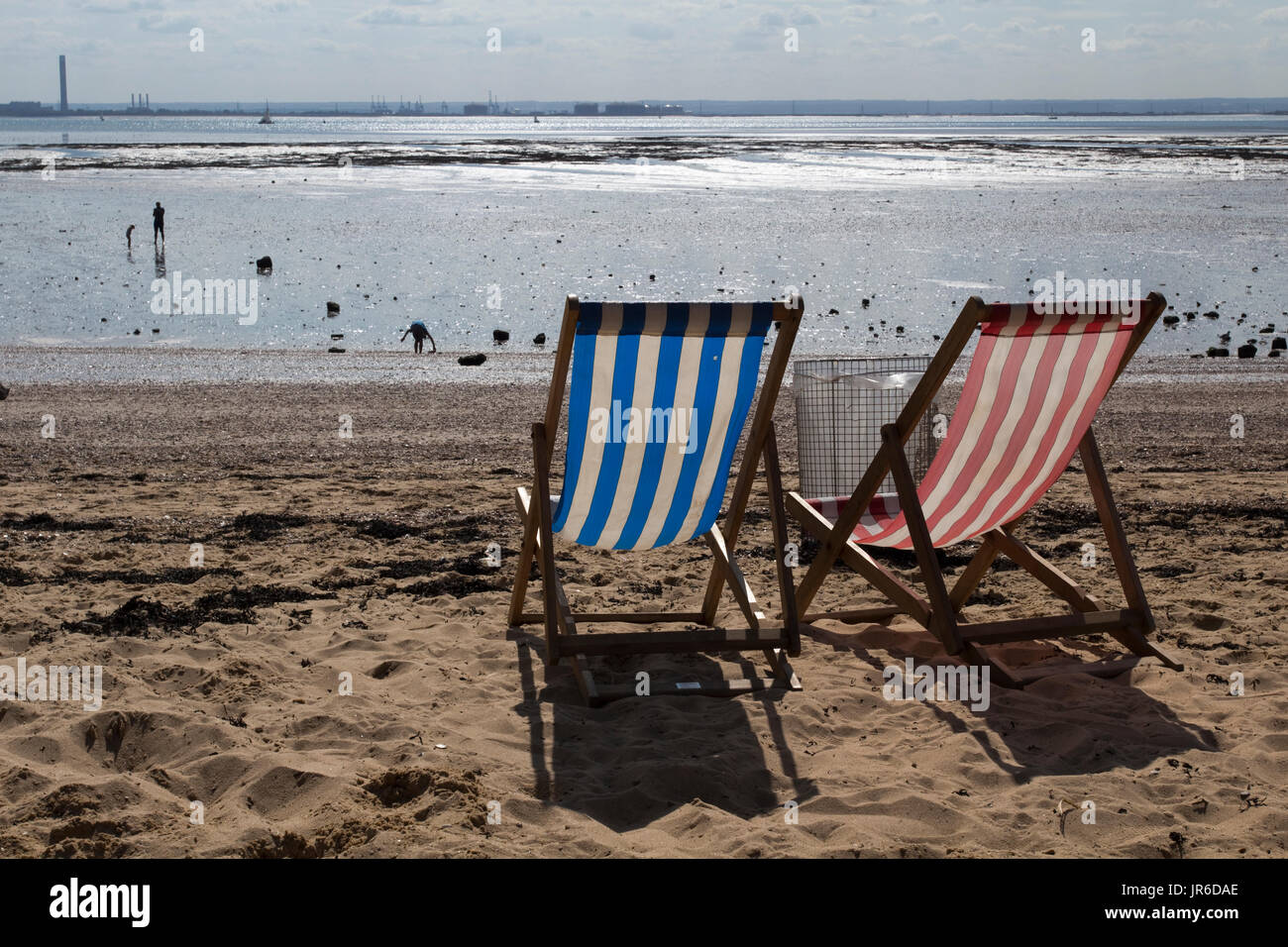 Southend beach litter hi-res stock photography and images - Alamy