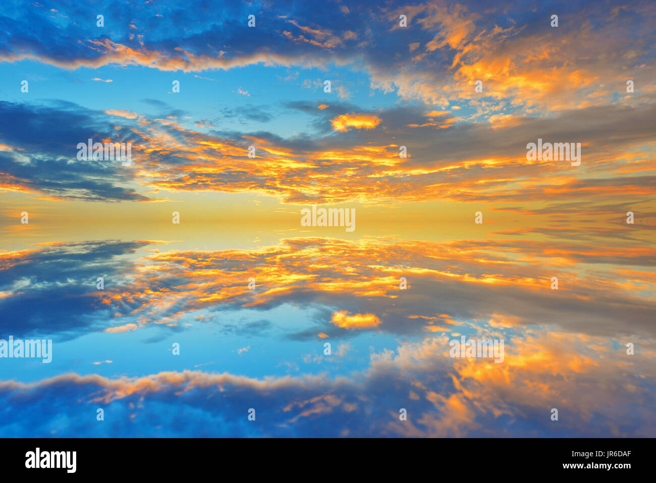 Cloud in reflection hi-res stock photography and images - Alamy