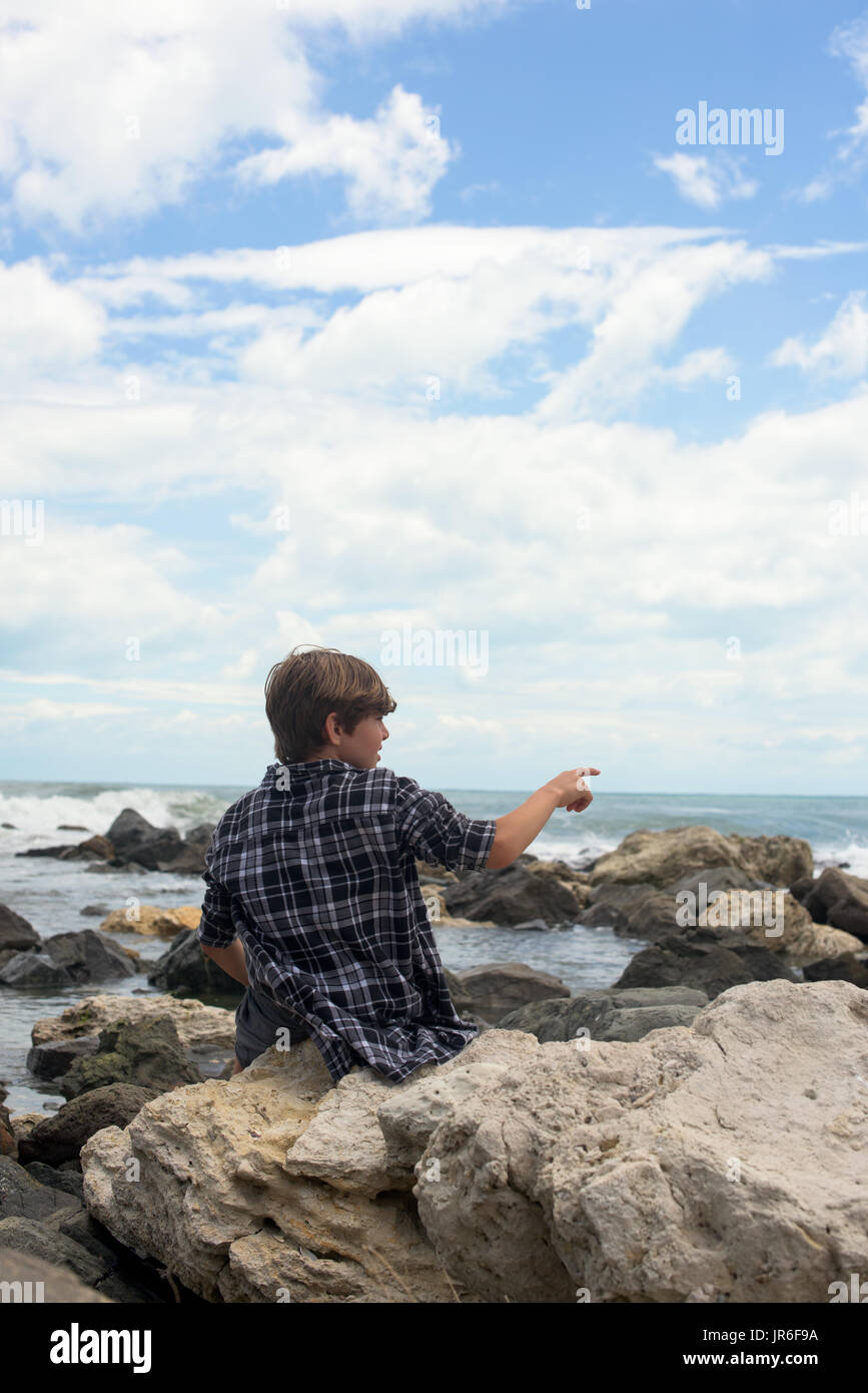 Pointing to rocks hi-res stock photography and images - Alamy