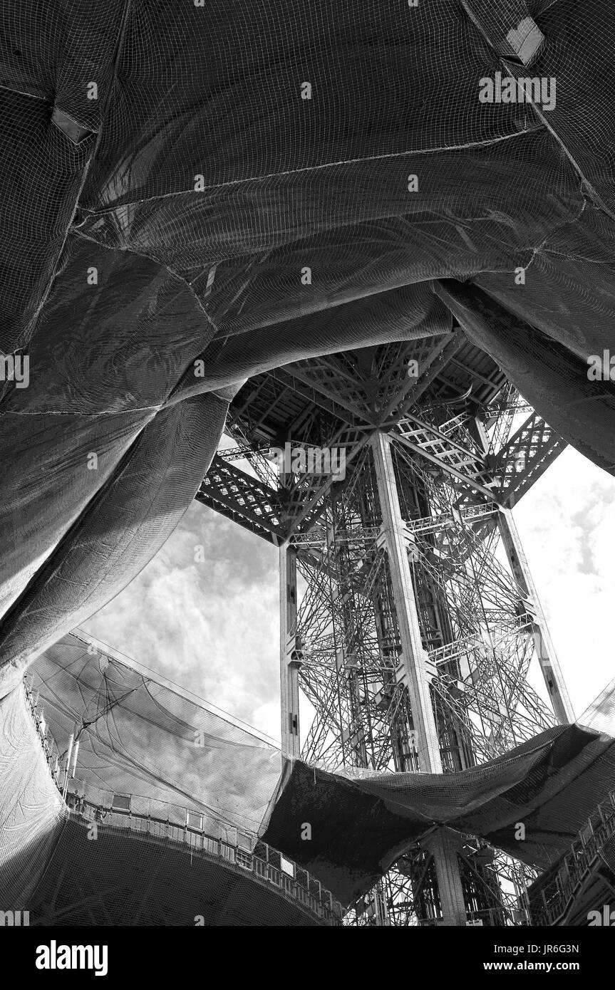 Looking up historic tower Black and White Stock Photos & Images - Alamy