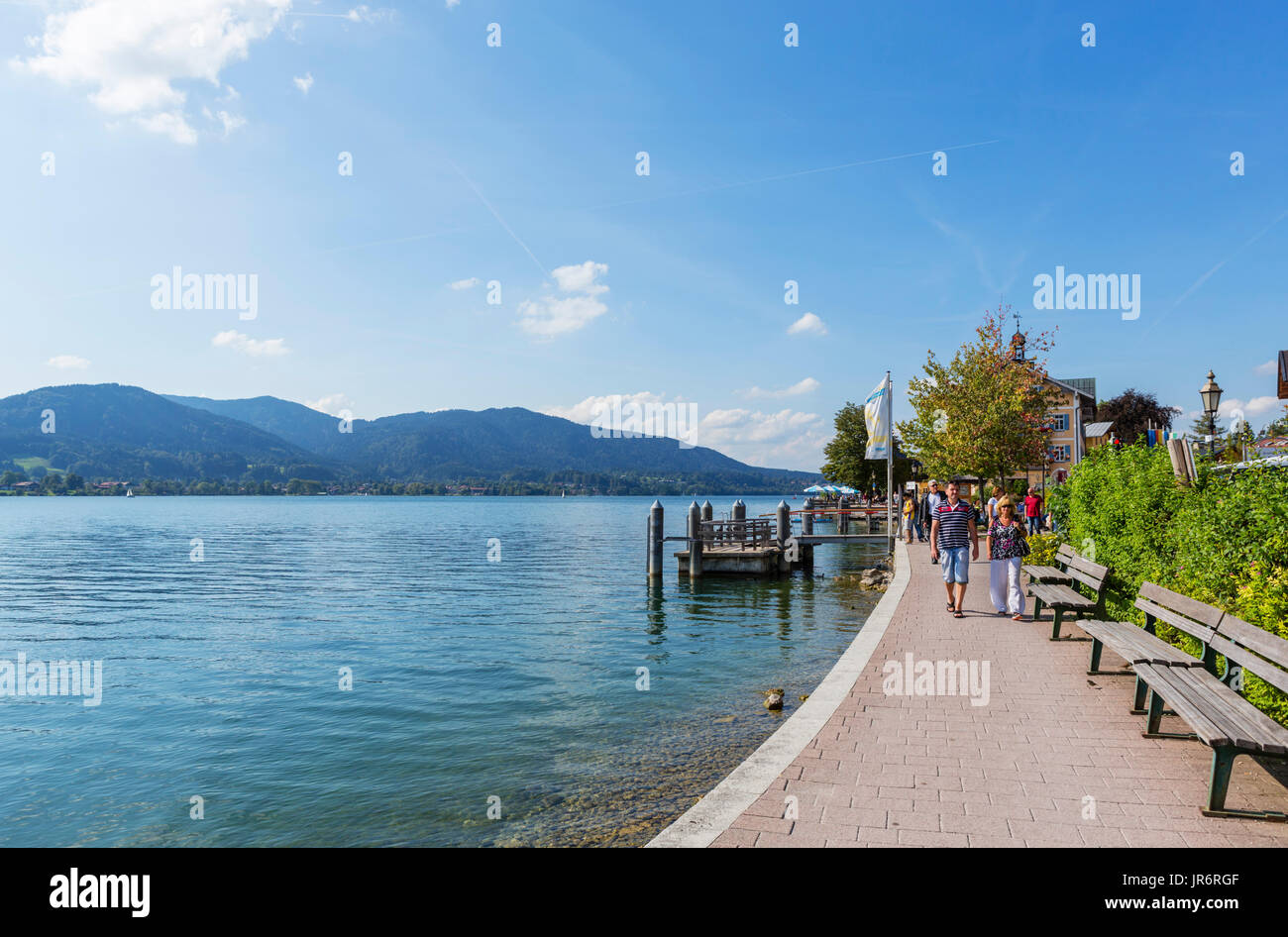 Lakefront promenade hi-res stock photography and images - Alamy