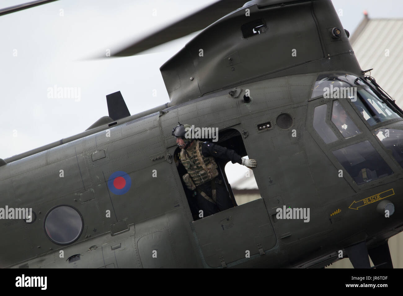 Chinook helicopter tank hi-res stock photography and images - Alamy