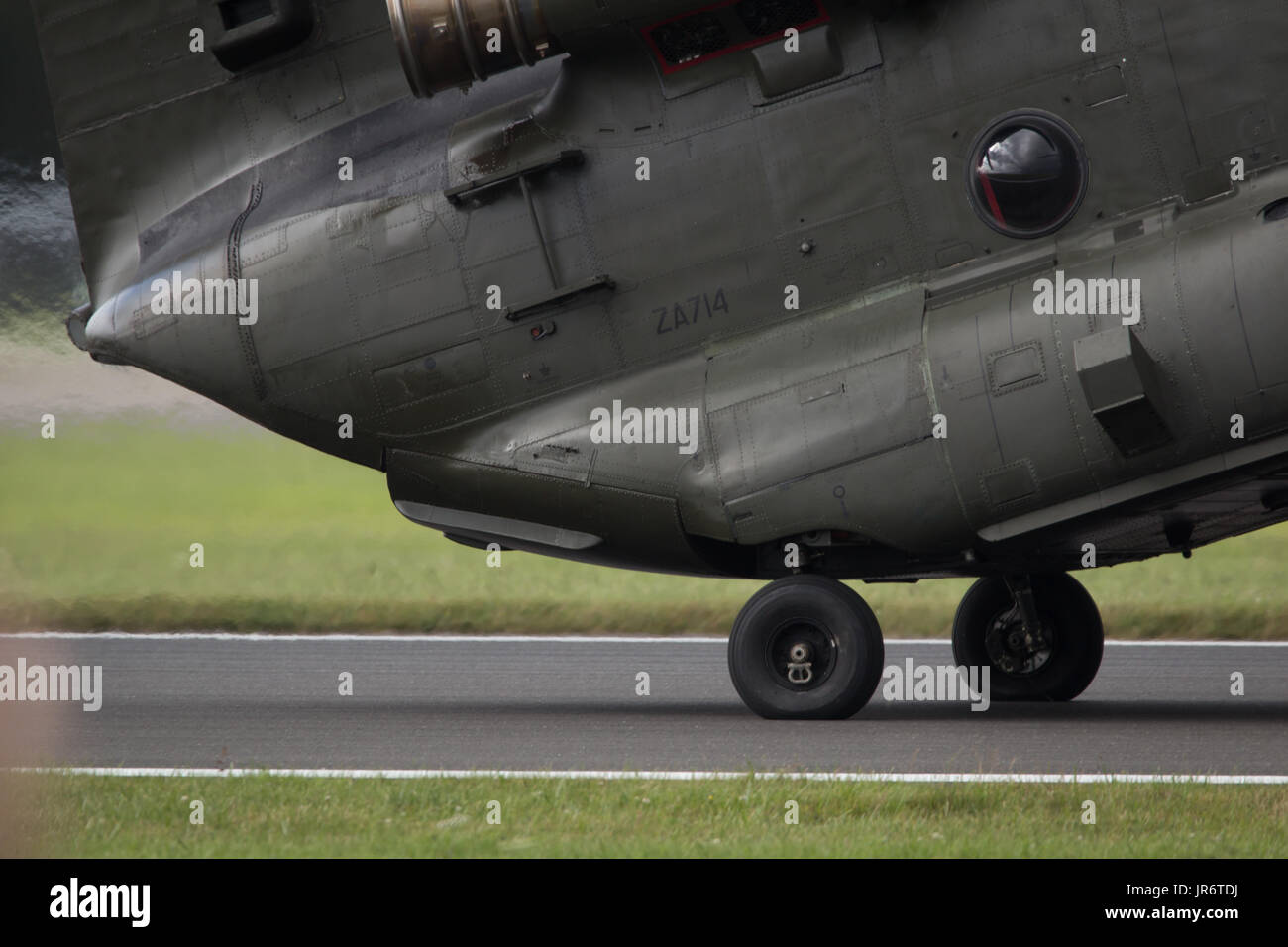 Chinook helicopter tank hi-res stock photography and images - Alamy