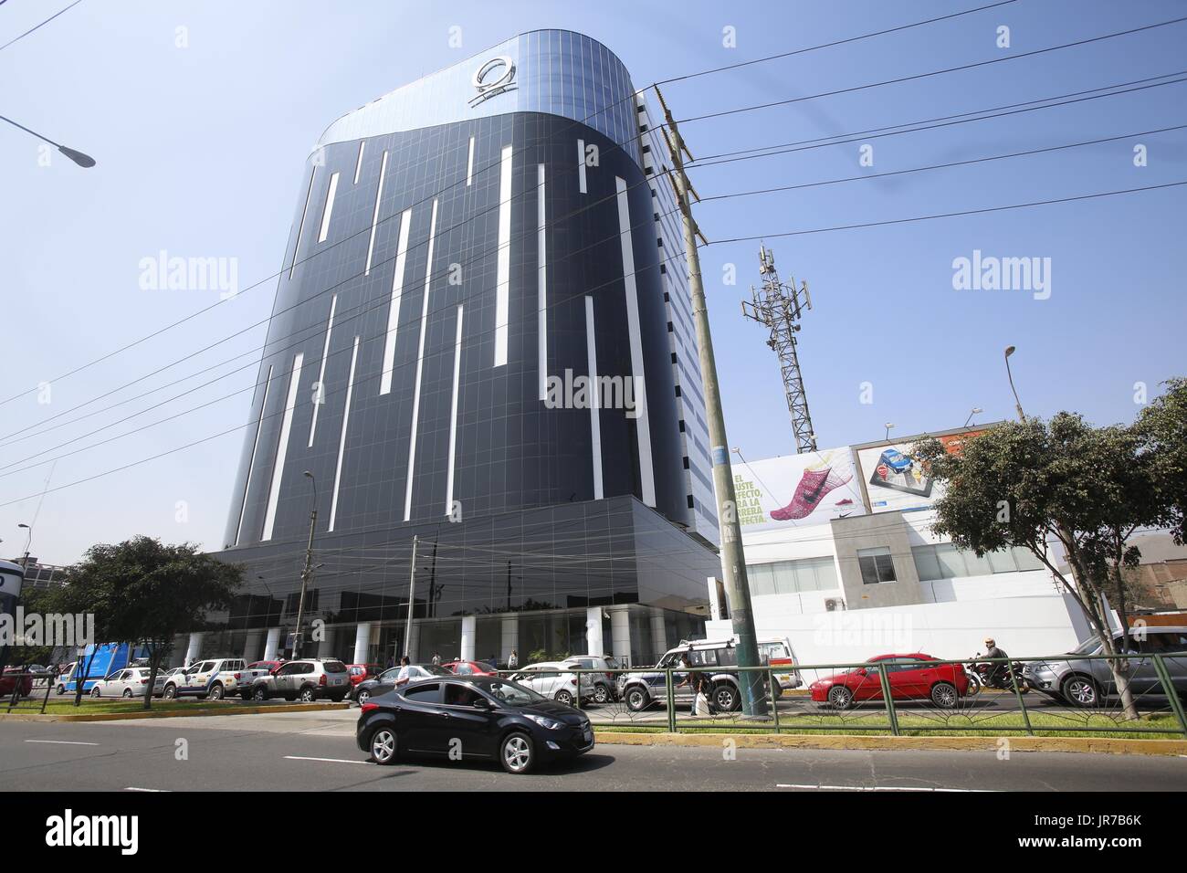 LIMA, 9 DE MAYO DEL 2013 FACHADA DE LA TORRE OMEGA QUE FUE COMPRADA POR ...
