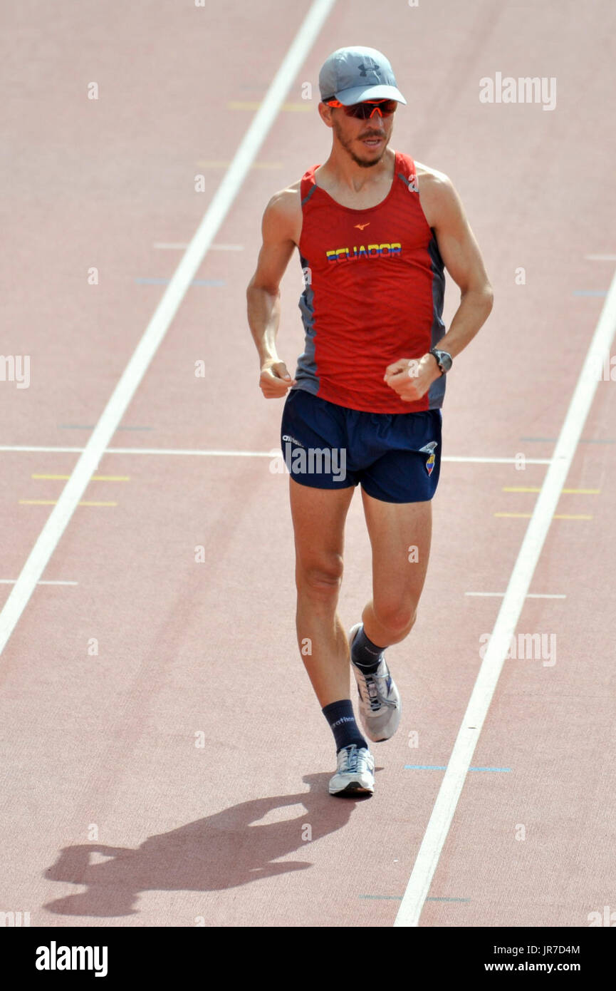 London, UK. 4 August 2017. A long distance walker trains on the warm up ...