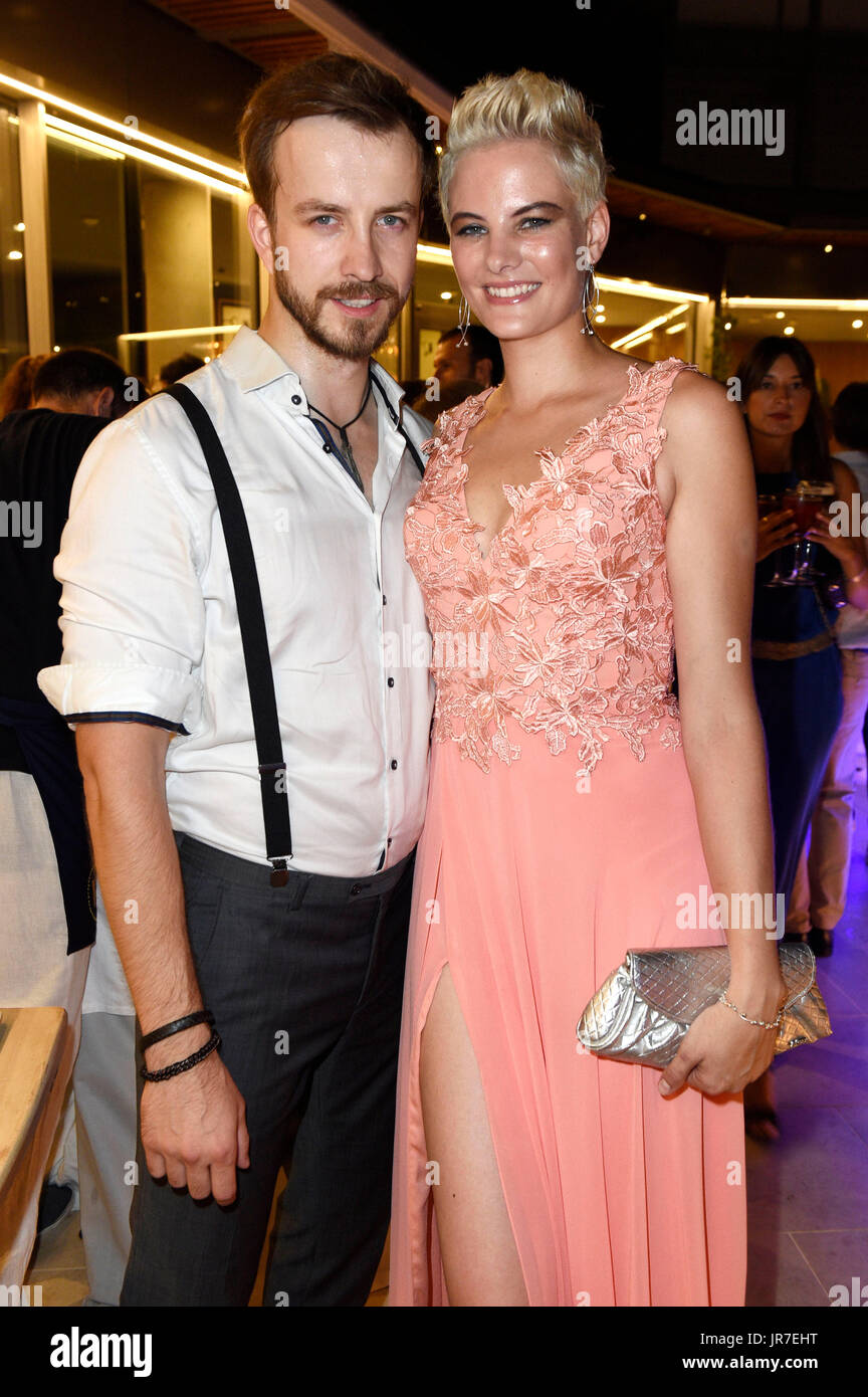 Jennifer hof hi-res stock photography and images - Alamy