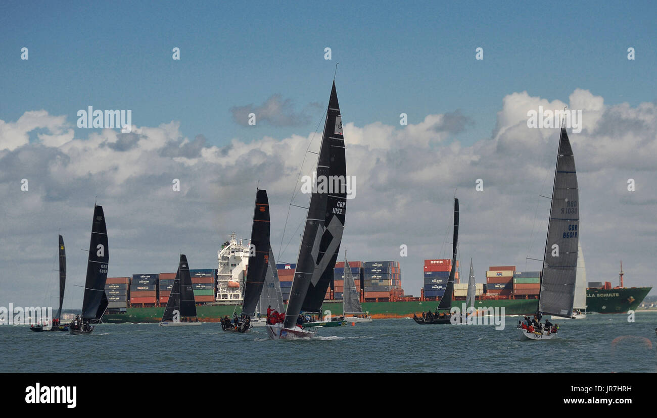 Cowes week action hi-res stock photography and images - Alamy