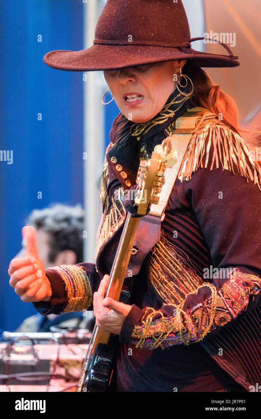 Ida nielsen bassist hi-res stock photography and images - Alamy