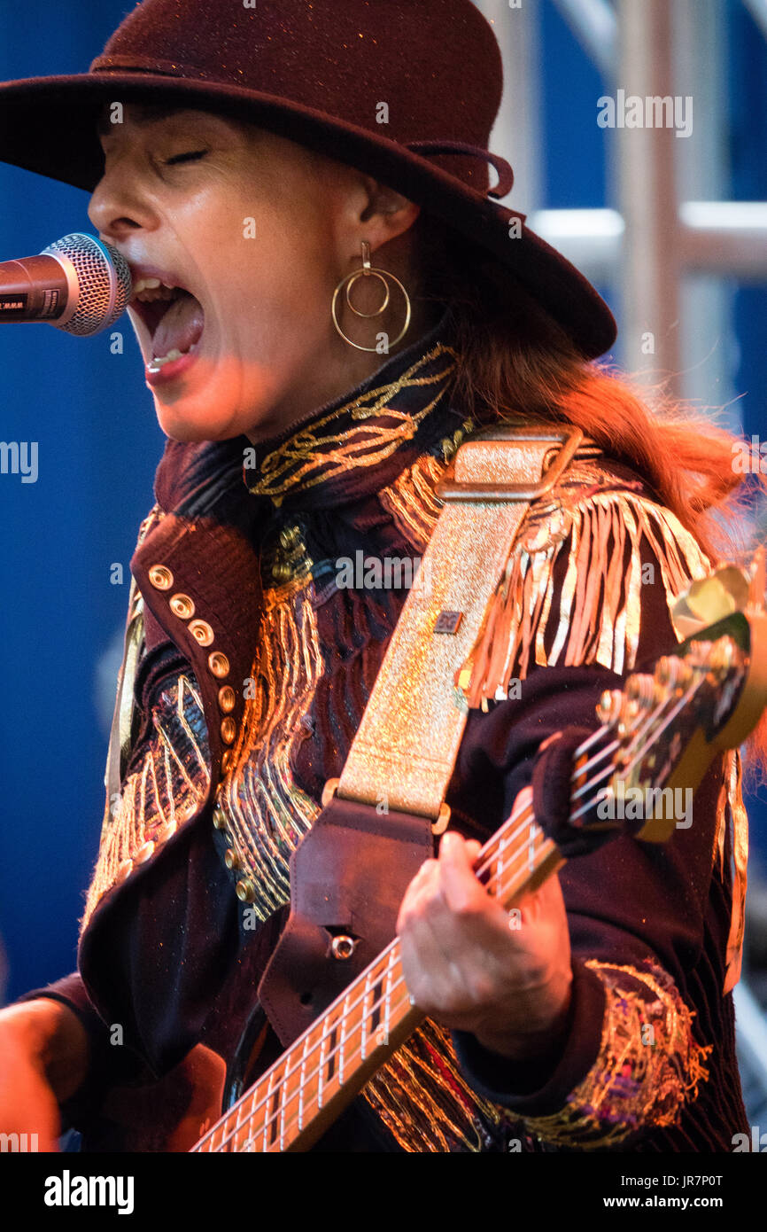 Ida Nielsen, aka BassIda Stock Photo - Alamy