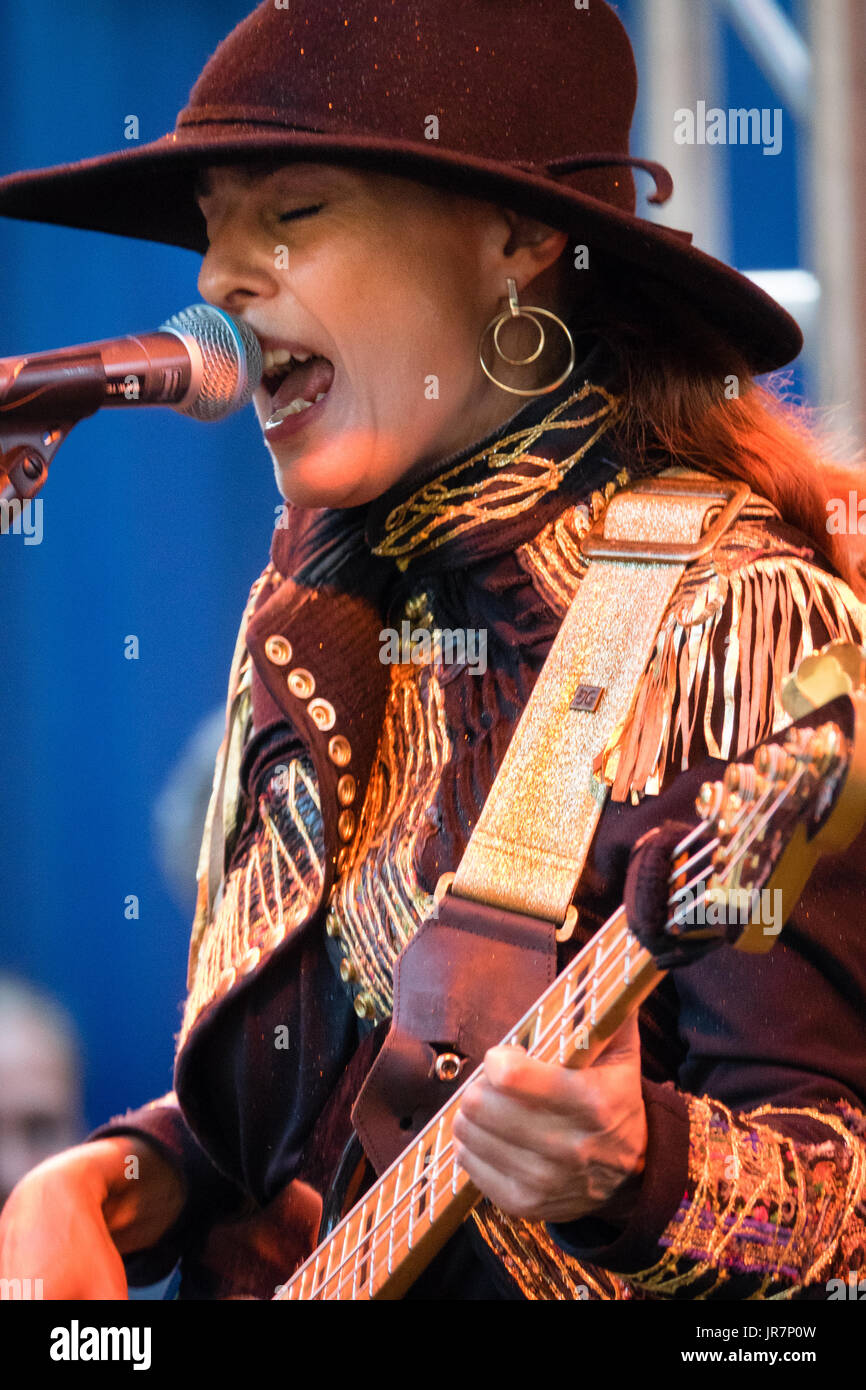 Ida Nielsen, aka BassIda Stock Photo - Alamy