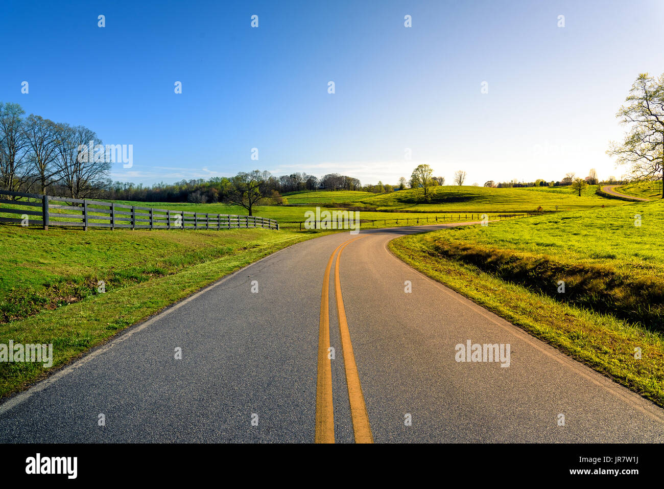 Sunsets grass field hi-res stock photography and images - Alamy