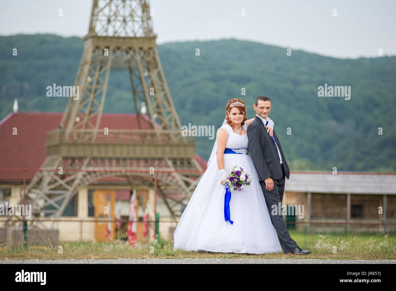Beautiful married couple in the wedding day Stock Photo - Alamy