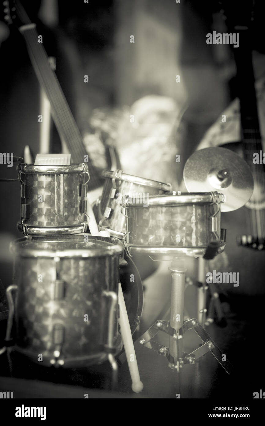 Musical instrument battery in brown color Stock Photo - Alamy