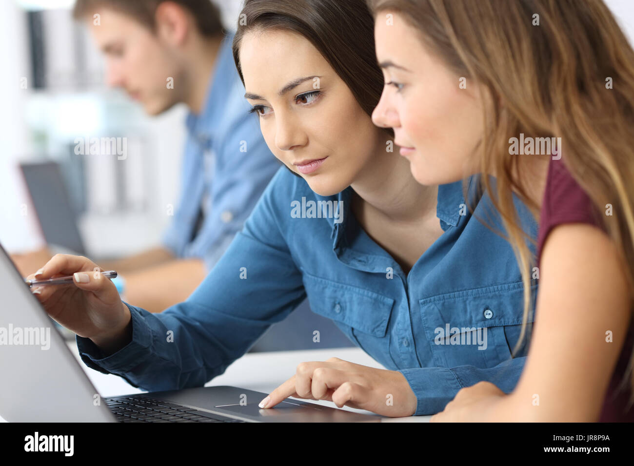 Line up two team hi-res stock photography and images - Alamy