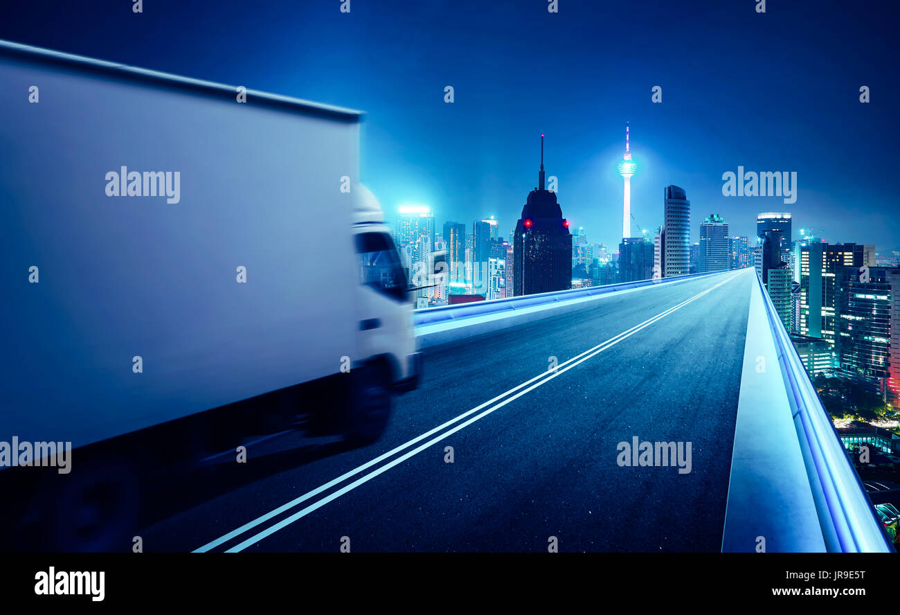 Delivery truck night hi-res stock photography and images - Alamy