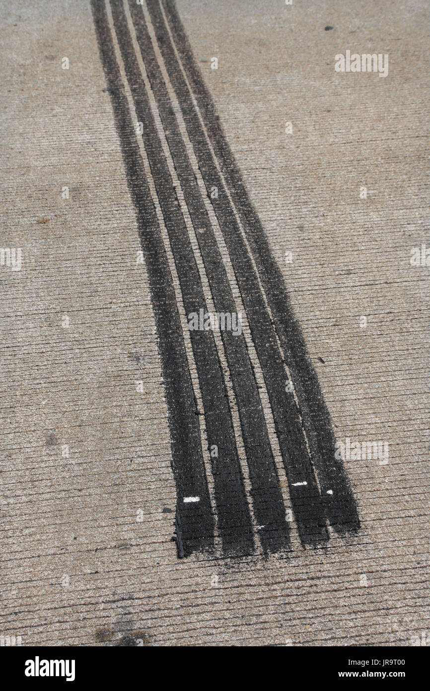 Brake marks on road hi-res stock photography and images - Alamy