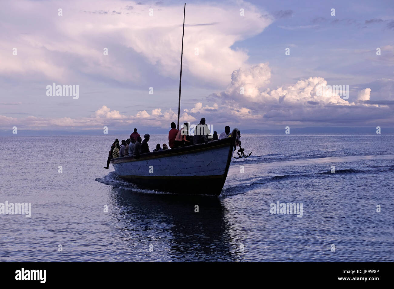 Africa boat overloaded hi-res stock photography and images - Alamy