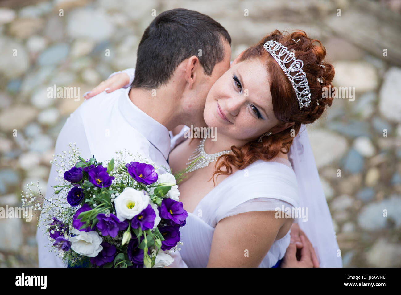 Beautiful married couple in the wedding day Stock Photo - Alamy