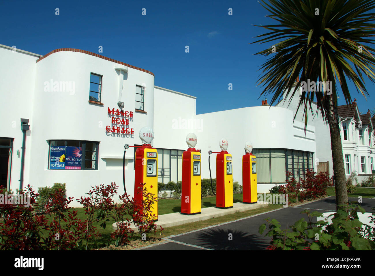Manor road garage hi-res stock photography and images - Alamy