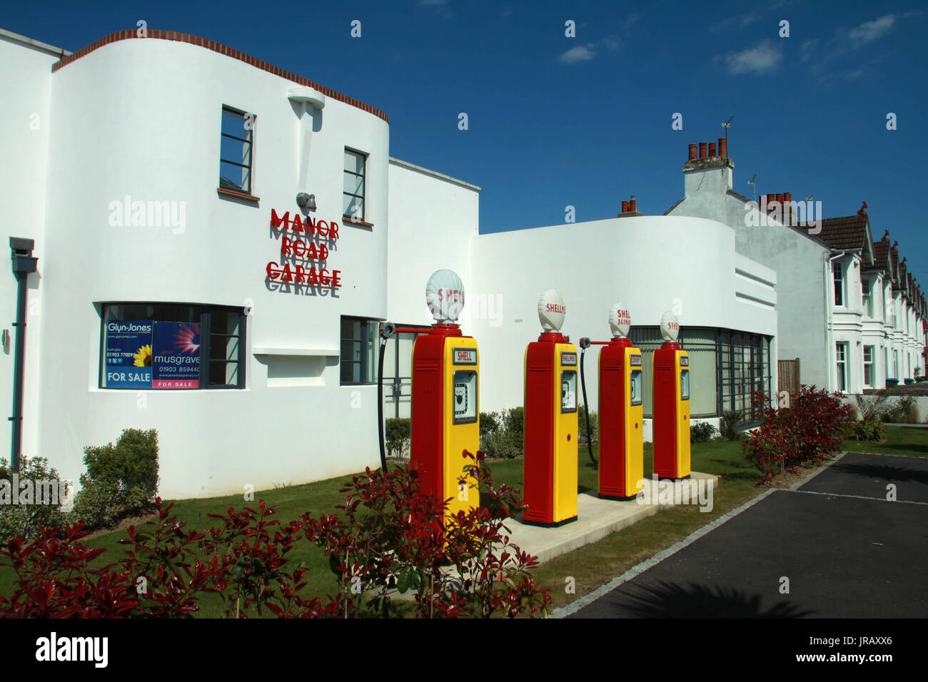 Seventeen manor road hi-res stock photography and images - Alamy