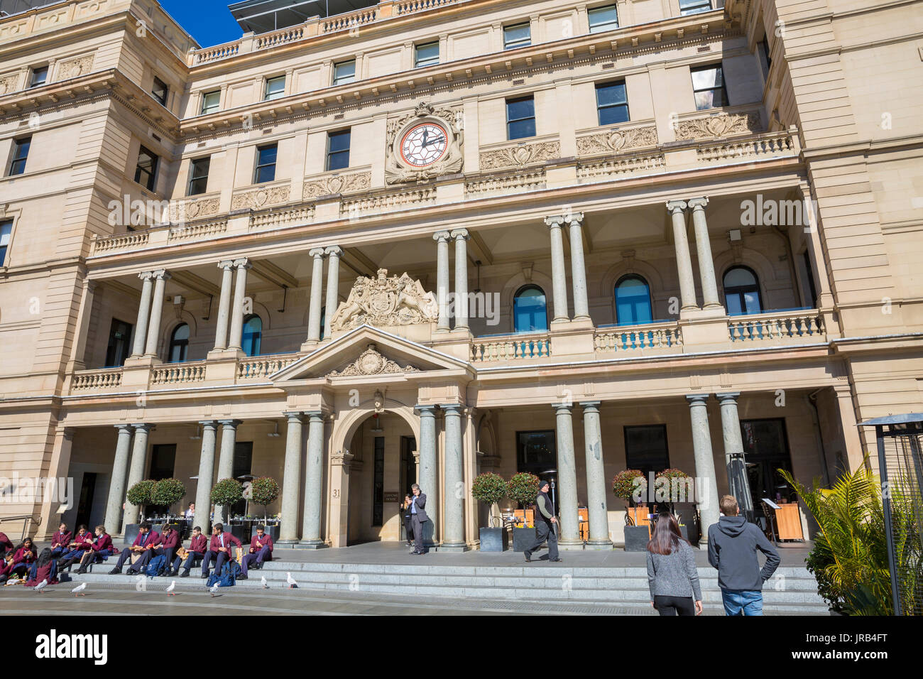 Australian school children class pay a visit to the Customs House ...