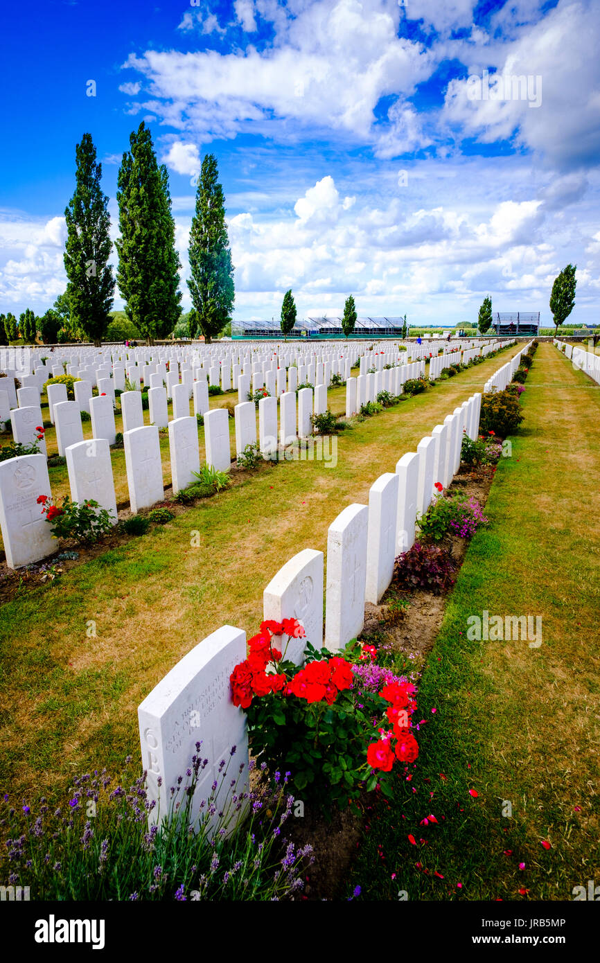 Tyne Cot Commonwealth War Graves Cemetery and Memorial to the Missing ...