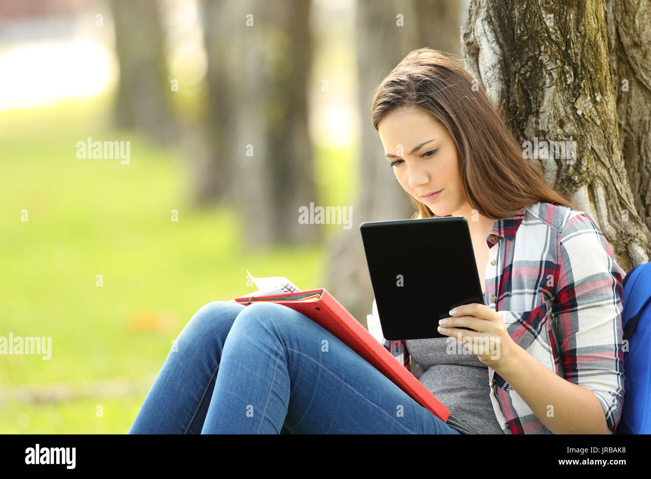 Teenager watching tutorial learning hi-res stock photography and images ...